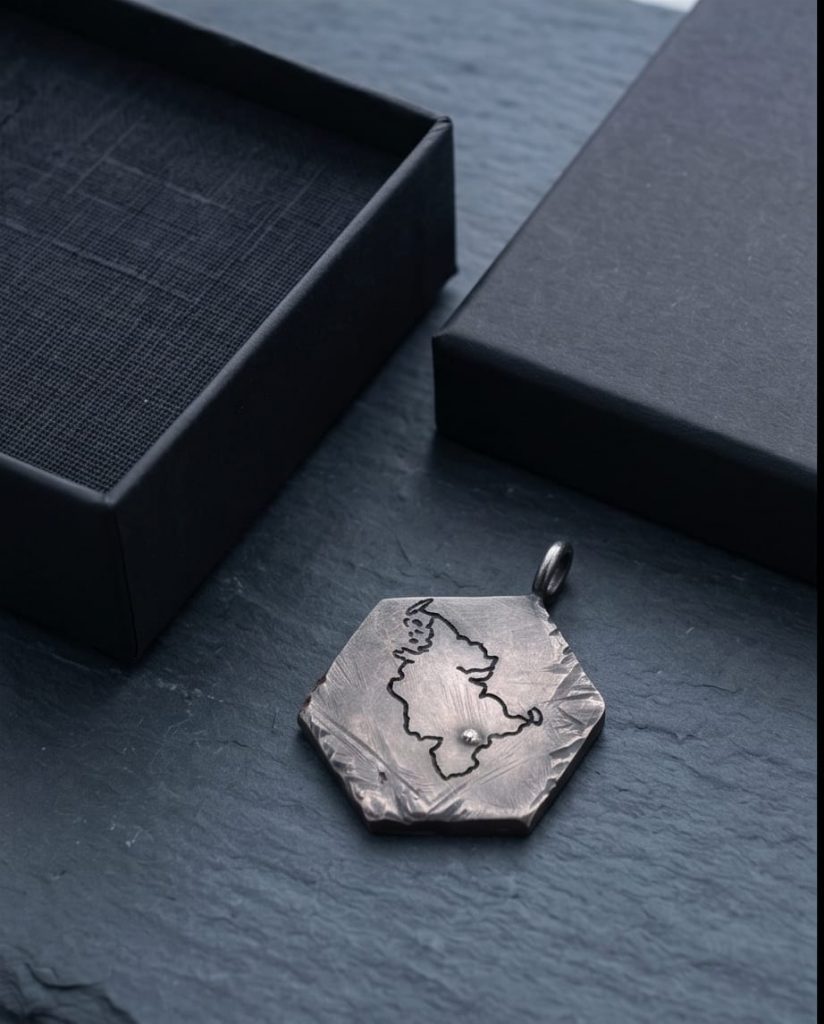 Premium Anhänger für Kette 925 Silber „Heimathafen Lübeck“ mit Diamant